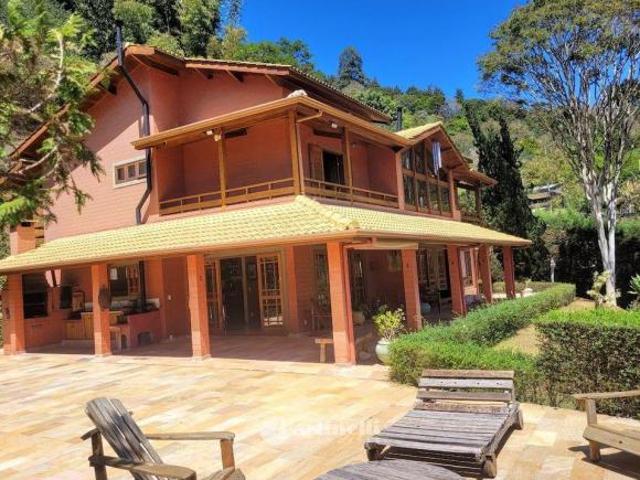 Excelente Casa em Condomínio Fechado
