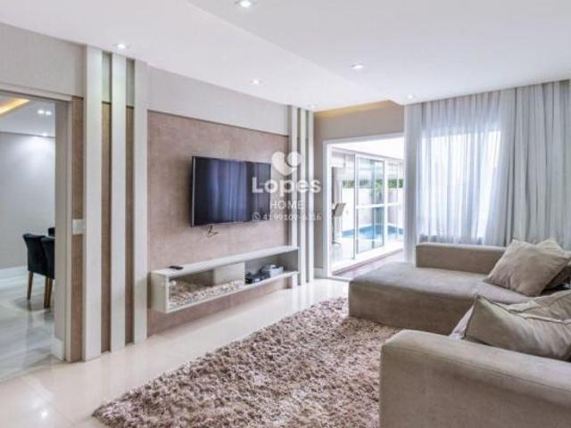 EXCELENTE CASA EM CONDOMÍNIO FECHADO COM 253 M² PRIVATIVOS, 3 QUARTOS E 2 VAGAS NO BOA VISTA