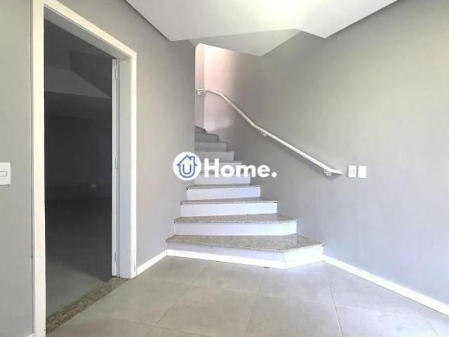 Excelente casa em condomínio fechado, com 252 m² de área privativa, com 4 dormit