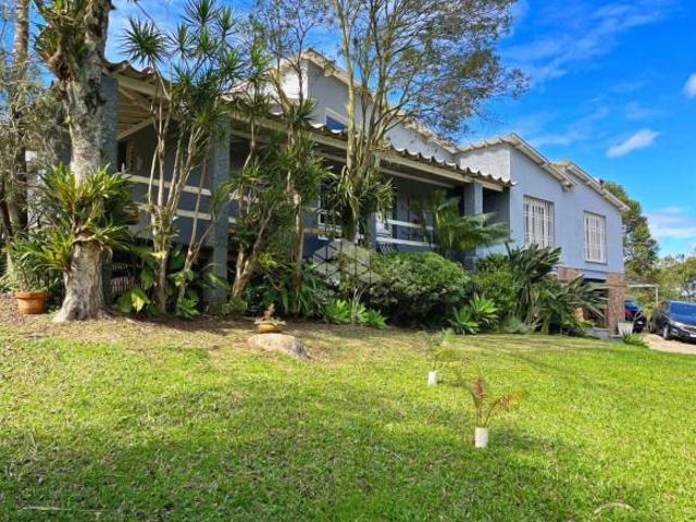 Excelente Casa em Condomínio Fechado Ampla, Completa e Pronta para Morar!