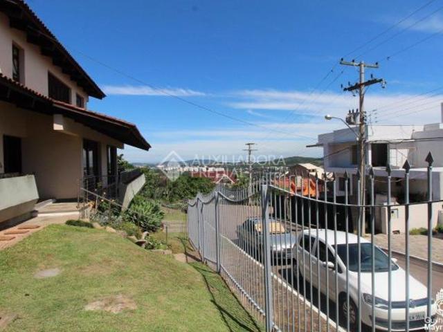 Excelente casa em condomínio fechado localizada no bairro Nonoai