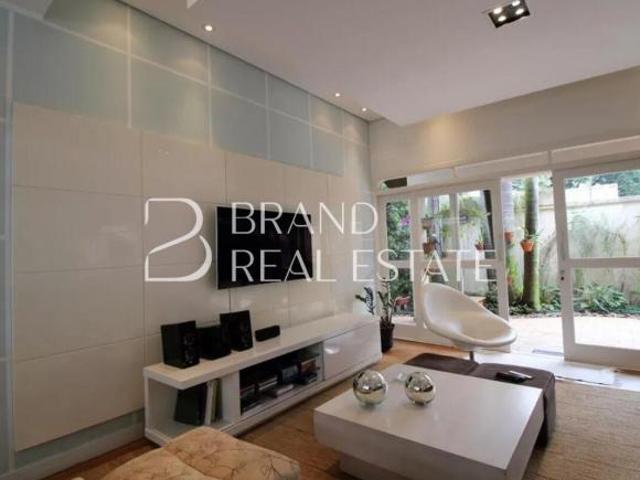 Excelente casa em condomínio fechado, localizada no Brooklin