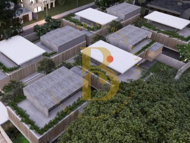 Excelente casa em condomínio fechado, localizada no Jardim Paulistano