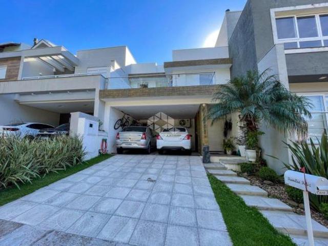 Excelente casa em condomínio fechado no bairro Vila Nova zona sul de POA