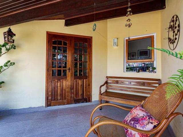 Atraente casa em condomínio para venda com 3 quartos, sendo 2 suítes, 200m² remaxterra#X4EI6