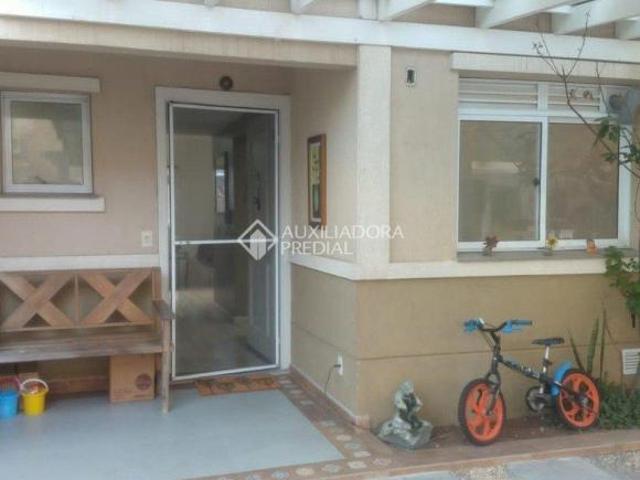 Excelente casa em condomínio, 166m² de área privativa, semi mobiliada