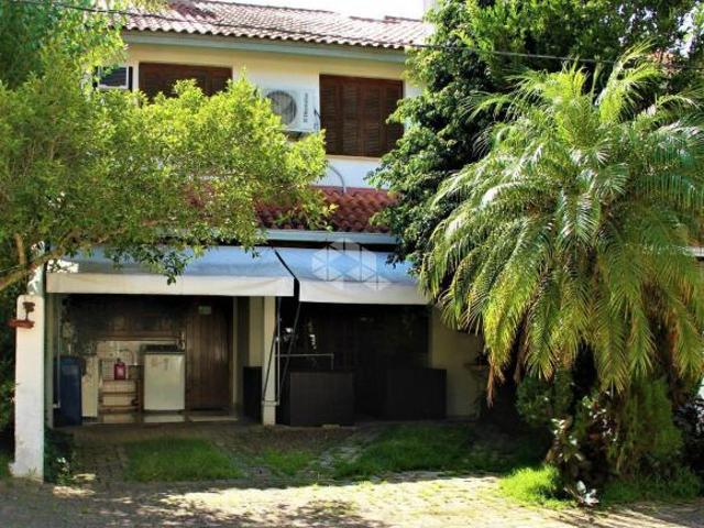 Excelente casa em condomínio
