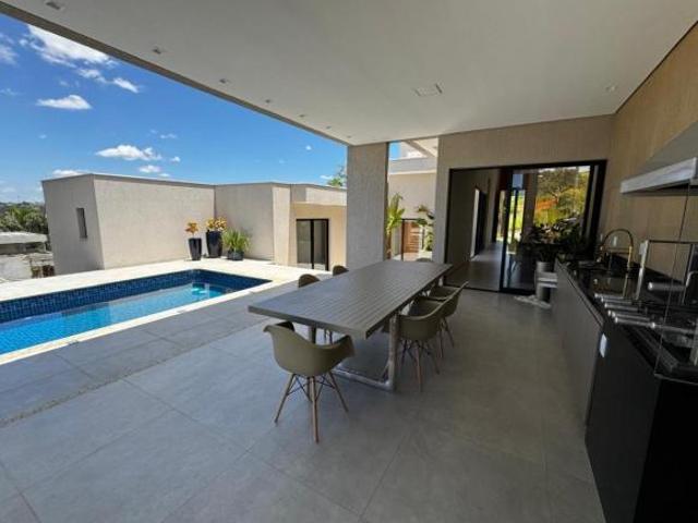 Excelente Casa em condomínio!