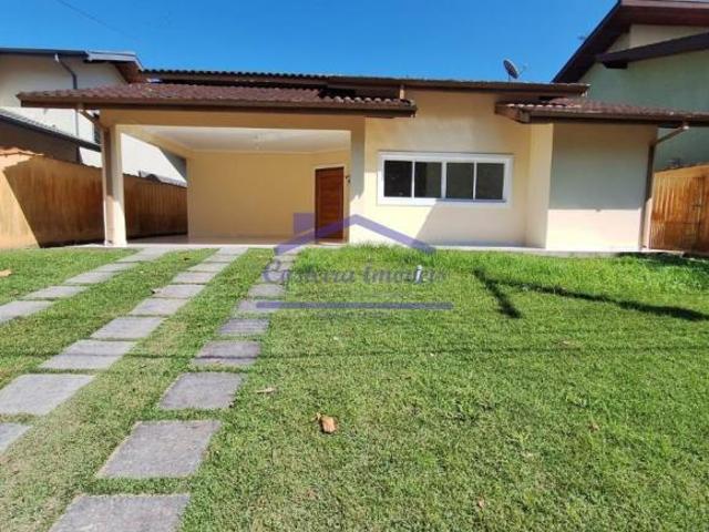 Excelente casa em Condomínio