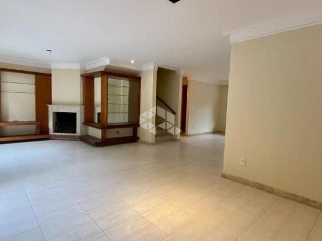 Excelente casa em condomínio, 4 quartos, 2 vagas com 334m² no bairro Santa Isabel