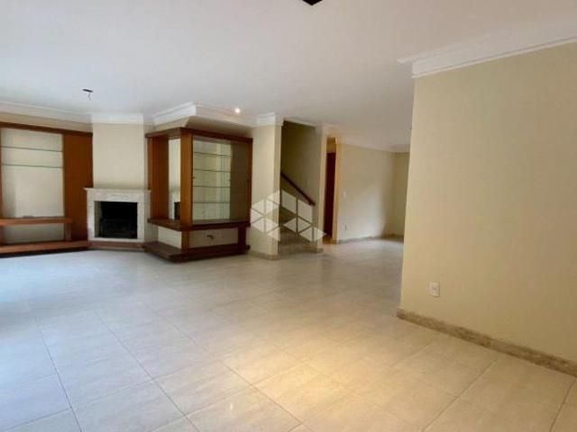 Excelente casa em condomínio, 4 quartos, 2 vagas com 334m² no bairro Santa Isabel