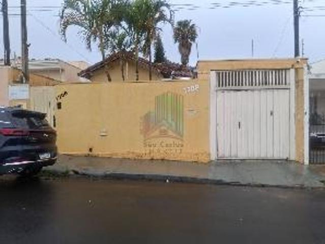 Excelente casa em fase de pintura de 3 dormitórios, em ótima localização na Vila Nery São Carlos imóveis