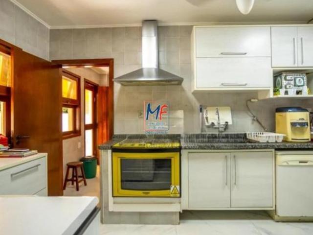 Excelente casa em Ilhabela, com 700 m² a.c 1.107 m² a.t 6 suítes, piscina, quadra, sauna, 4 vaga