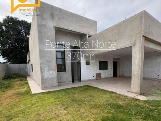 Excelente casa em lote amplo de 370m²
