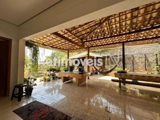 Excelente casa em lote de 1042m²  no Bandeirantes!