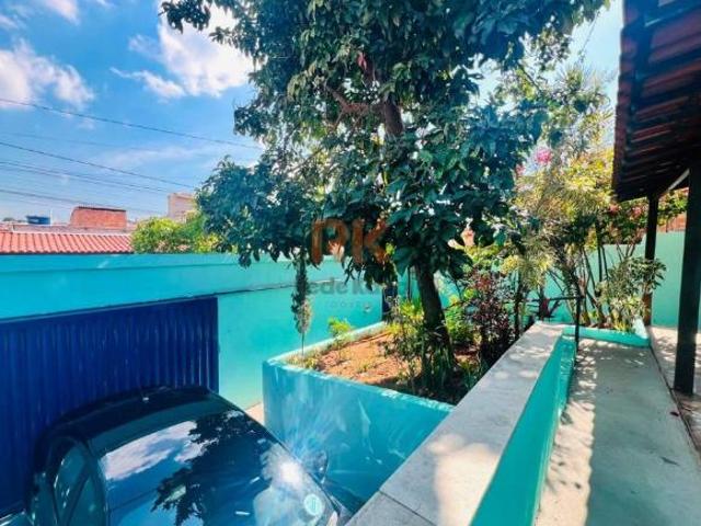 Excelente Casa em Lote de 200m²