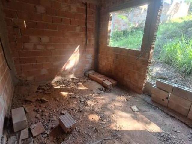 EXCELENTE CASA EM LOTE 250 METROS NO BAIRRO TROPICAL EM CONTAGEM PRECISANDO DE ACABAMENTO