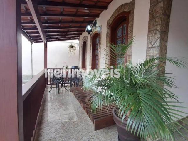 Excelente casa em ótima localização no Santa Amélia!