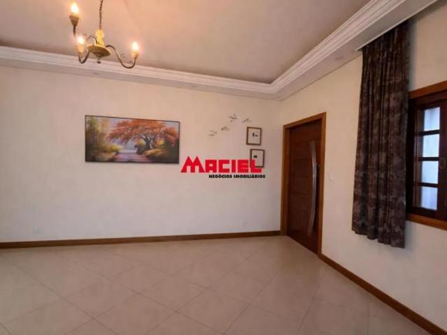 excelente casa em ótima localização e próximo a bancos,escola e comércio em geral