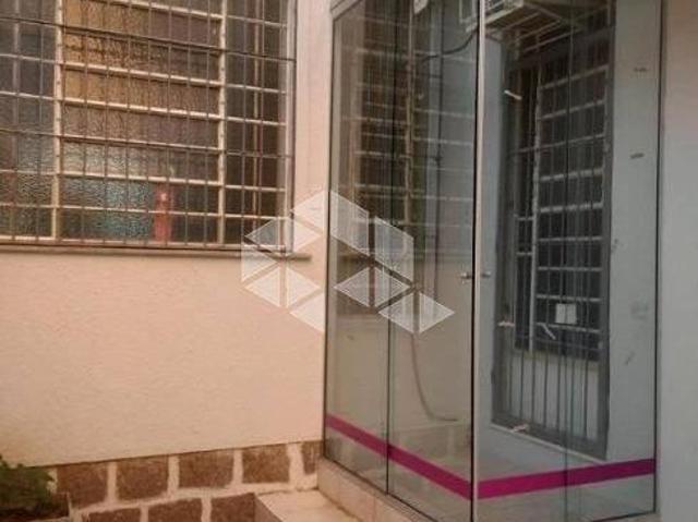 Excelente casa, em ótima localização, são 2 casas individualizadas com matrículas separadas