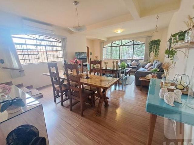 Excelente casa em Perdizes 3 dormitorios sendo 1 suite sala 5 banheiros garagem para 4 carros