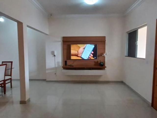 EXCELENTE CASA * ESQUINA