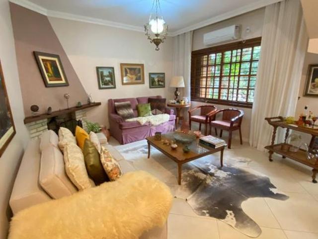 Excelente casa estilo sobrado com 3 dormitórios sendo 1 suíte no bairro Espírito Santo