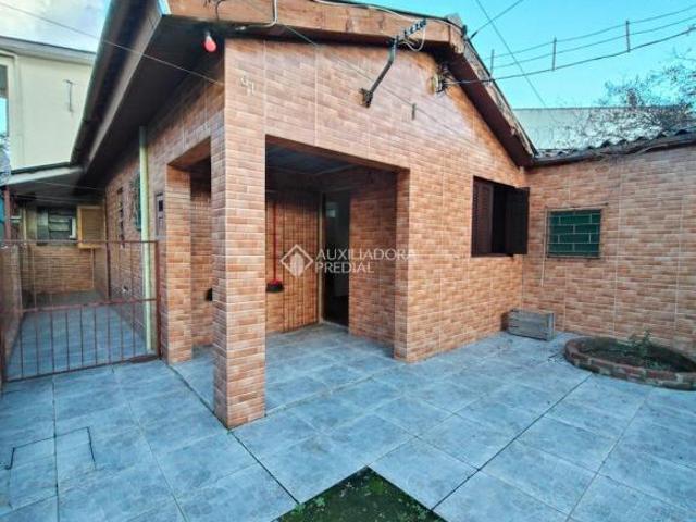 Excelente casa financiável no bairro Farrapos, Porto Alegre