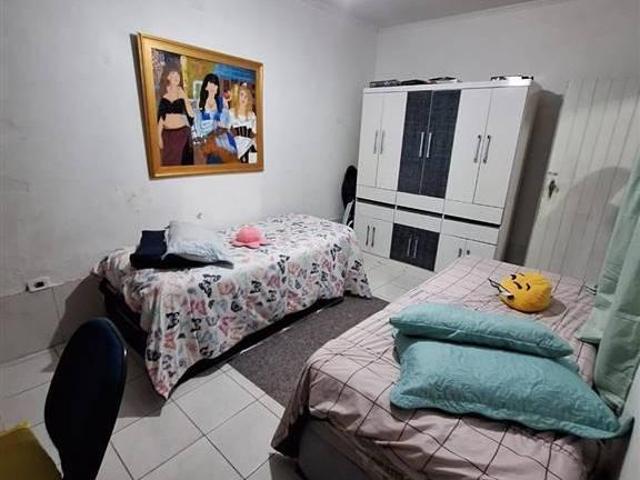 Excelente casa geminada com 01 dormitório, sala, cozinha, 02 vagas de garagem, 01 edícula sendo suít