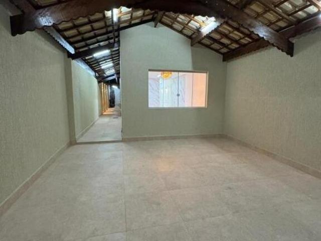 Excelente casa geminada com 02 dormitórios, área gourmet com piscina e churrasqueira, localizado na