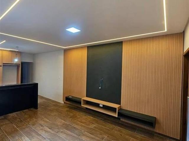 Excelente casa geminada com 2 dormitórios na Ocian!