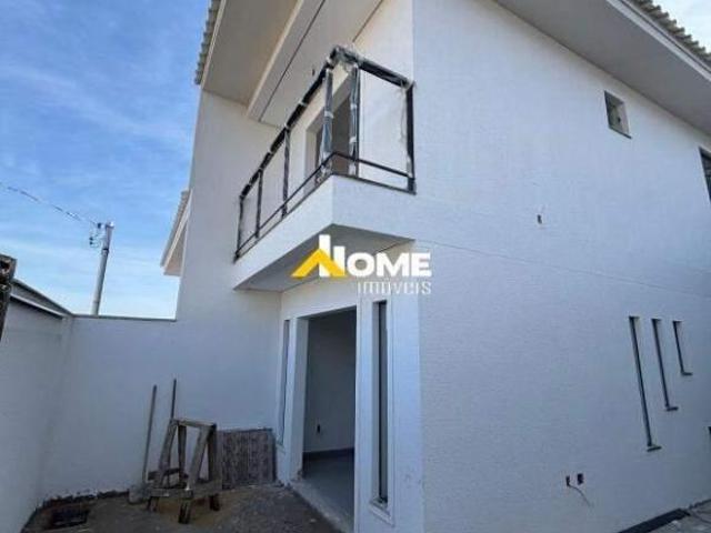 Excelente Casa Geminada com 2 Quartos e 2 Vagas de Garagem