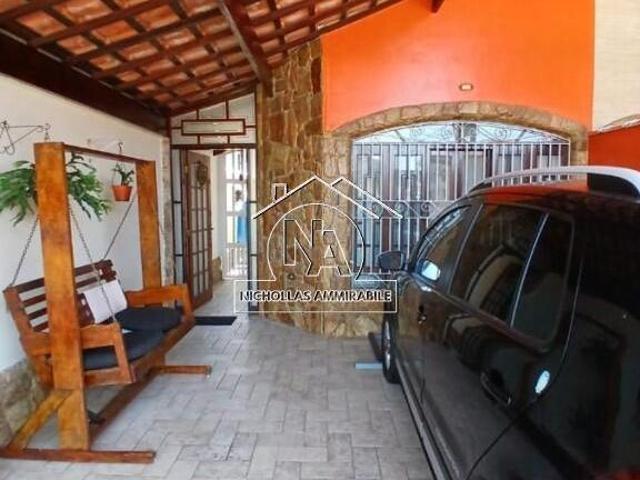 Excelente casa geminada de 2 dormitórios no Jardim Imperador