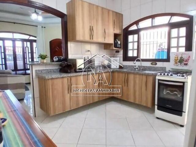 Excelente casa geminada de 2 dormitórios no Jardim Imperador
