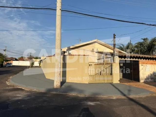 Excelente Casa Geminada, de esquina à venda