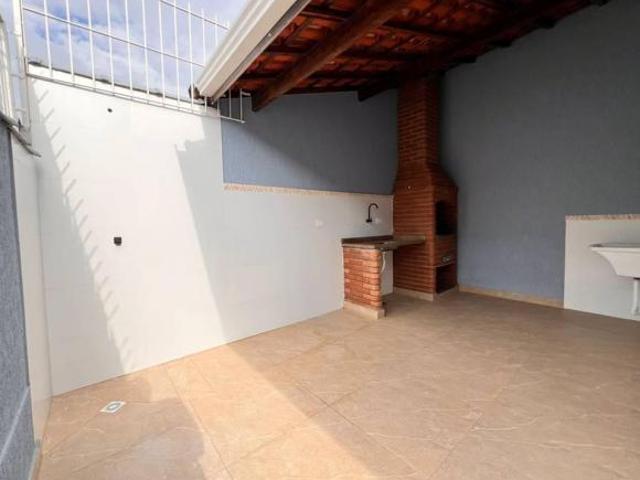 Excelente casa geminada reformada