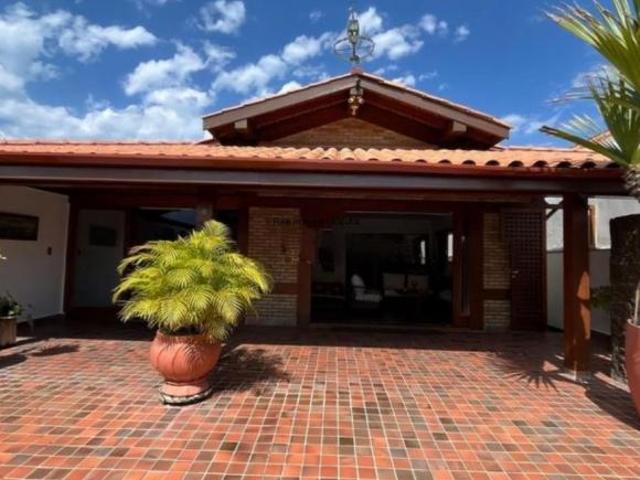 Excelente casa há poucos passos do mar do Perequê Açu Ubatuba SP