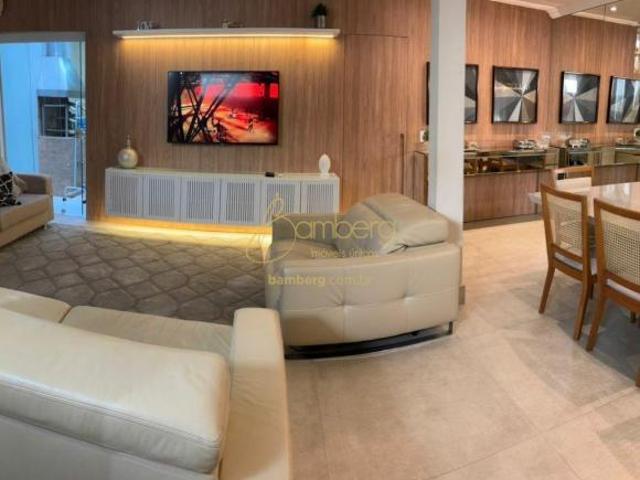 Excelente casa impecável no Jardim Londrina com 3 quartos e 2 vagas de garagem cobertas