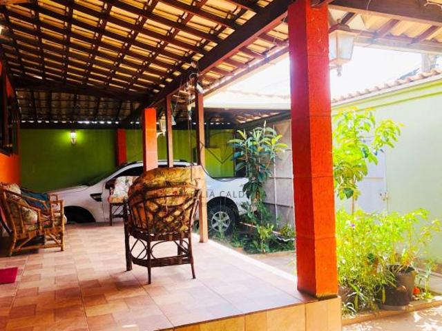 EXCELENTE CASA INDIVIDUAL 3 QUARTOS SENDO 1 SUÍTE 2 GARAGEM