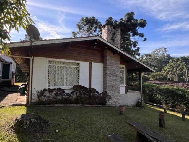 Excelente Casa integrada com a natureza em Campos do Jordão