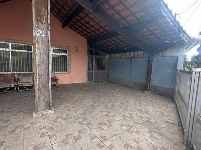 Excelente casa isolada com 03 dormitórios, sendo 01 suíte, 02 banheiros sociais, 04 vagas de garagem