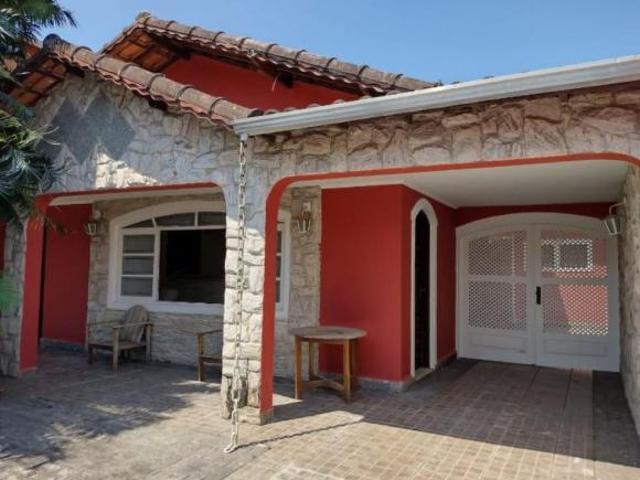 Excelente casa isolada de 3 dormitórios, piscina na Vila Caiçara!