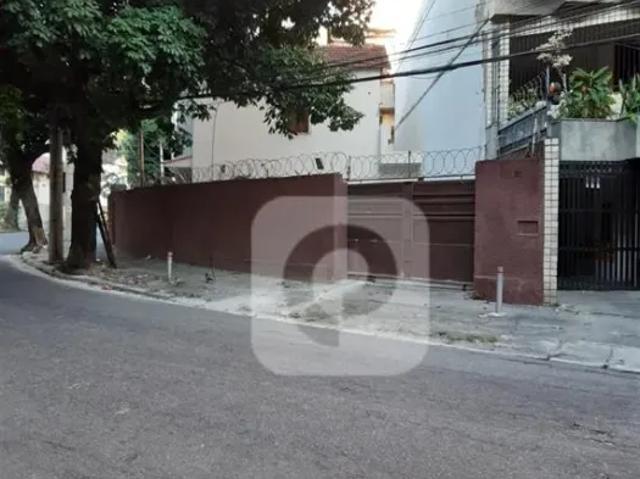 Excelente casa junto a Pinto Guedes, para residência ou comércio!
