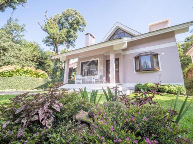 EXCELENTE CASA JUNTO AO CENTRO