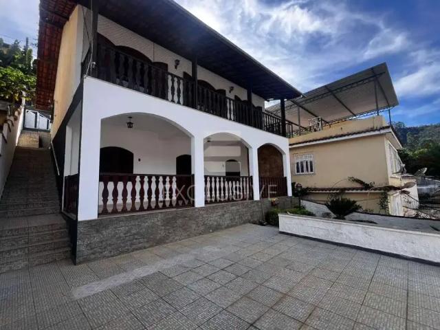 Excelente casa locação no centro do conego de 3 quartos r$3.600,00