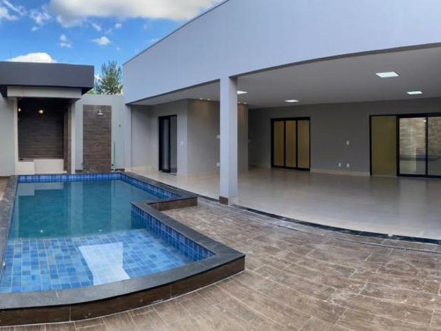 Excelente Casa moderna em Arniqueiras