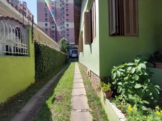 EXCELENTE CASA NA MELHOR RUA DO BAIRRO TERRESÓPOLIS
