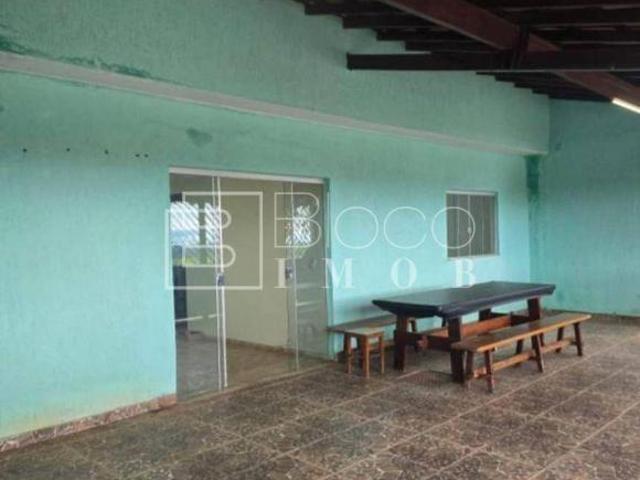 Excelente casa na Quadra 116 do Recanto das Emas com 2 quartos sendo 1 suíte na laje