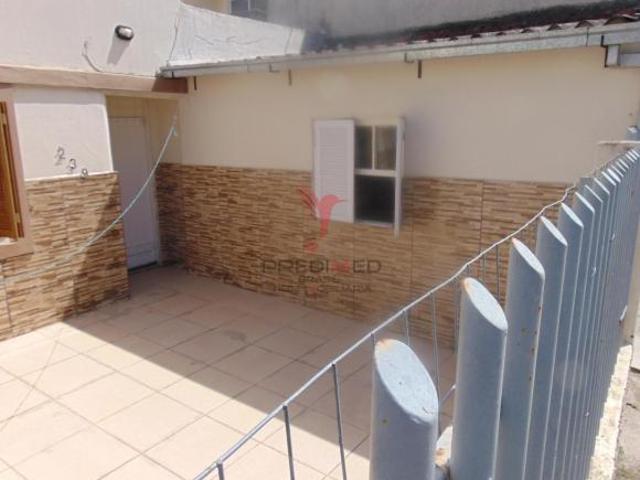 EXCELENTE CASA, NADA PARA REFORMAR, É SÓ SE MUDAR. No centro de Pelotas