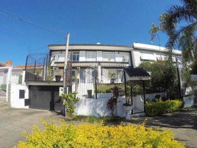Excelente casa nas Três Fugueiras